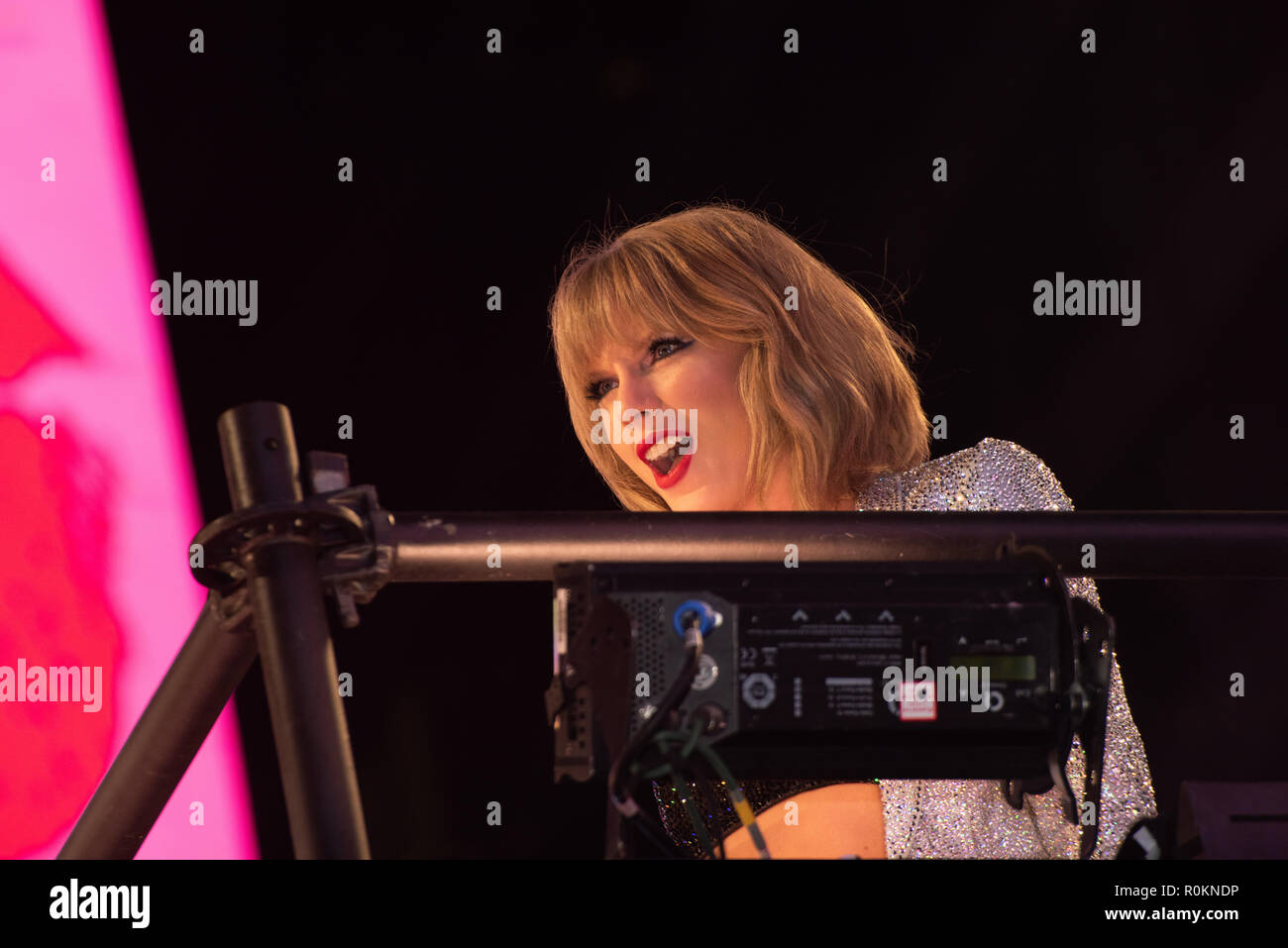 Taylor Swift performing at NY New Year's eve Stock Photo - Alamy