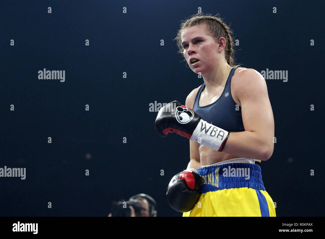 Female boxing match ring hi-res stock photography and images - Alamy