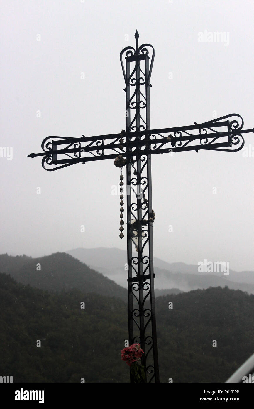 Wrought iron cross hi-res stock photography and images - Alamy