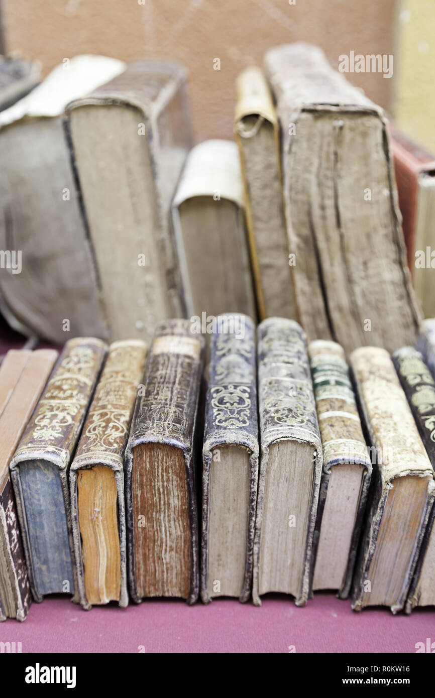 Old books, detail some old books to read, art and history of literature ...
