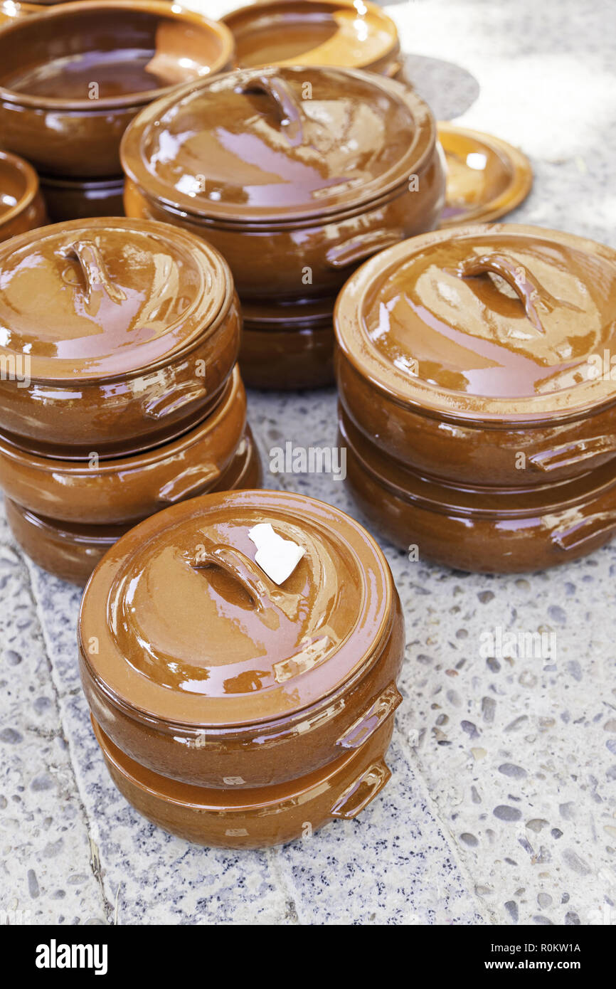 Ceramic cooking vessels hi-res stock photography and images - Alamy