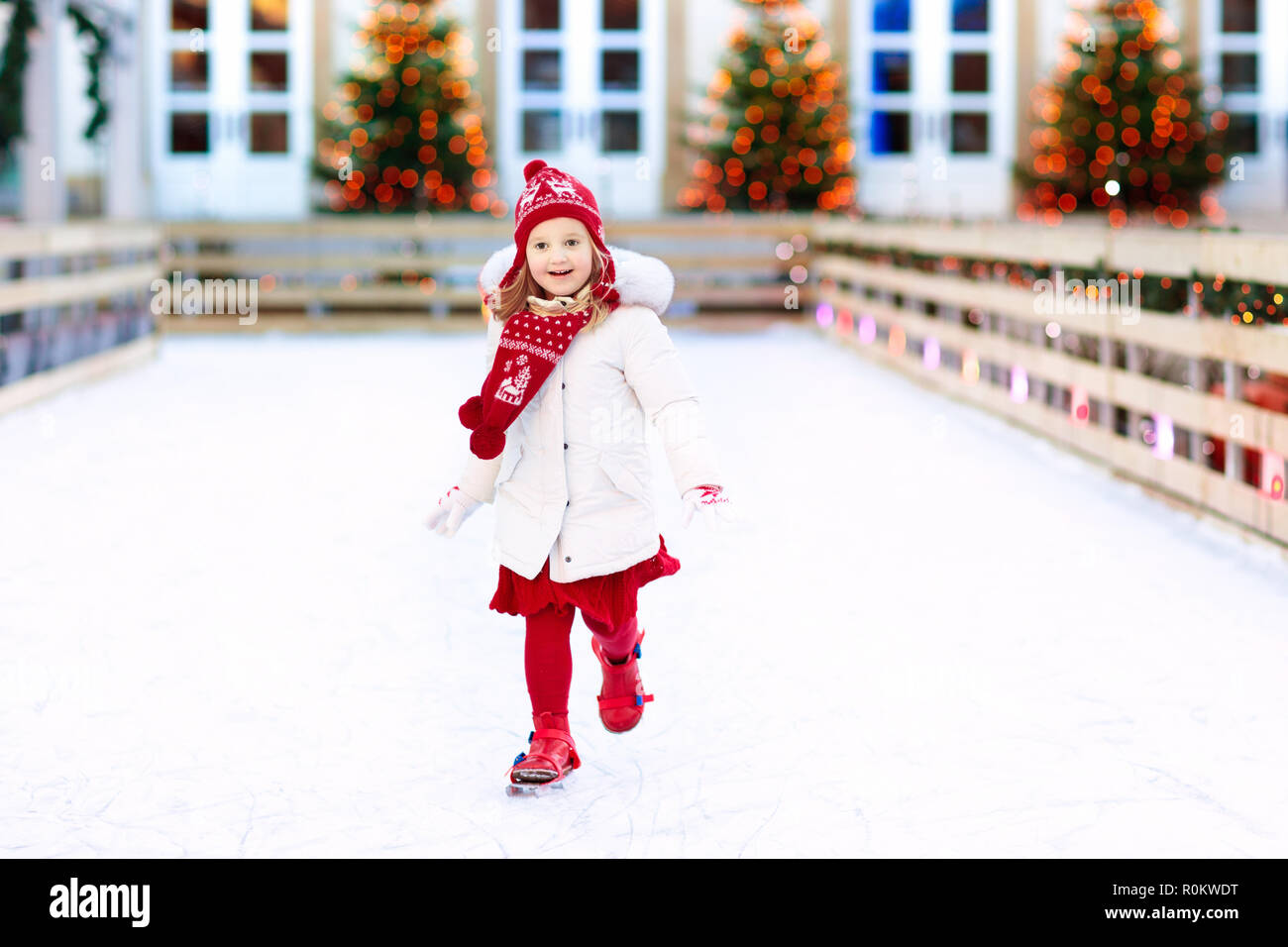 Child figure skating hi-res stock photography and images - Alamy