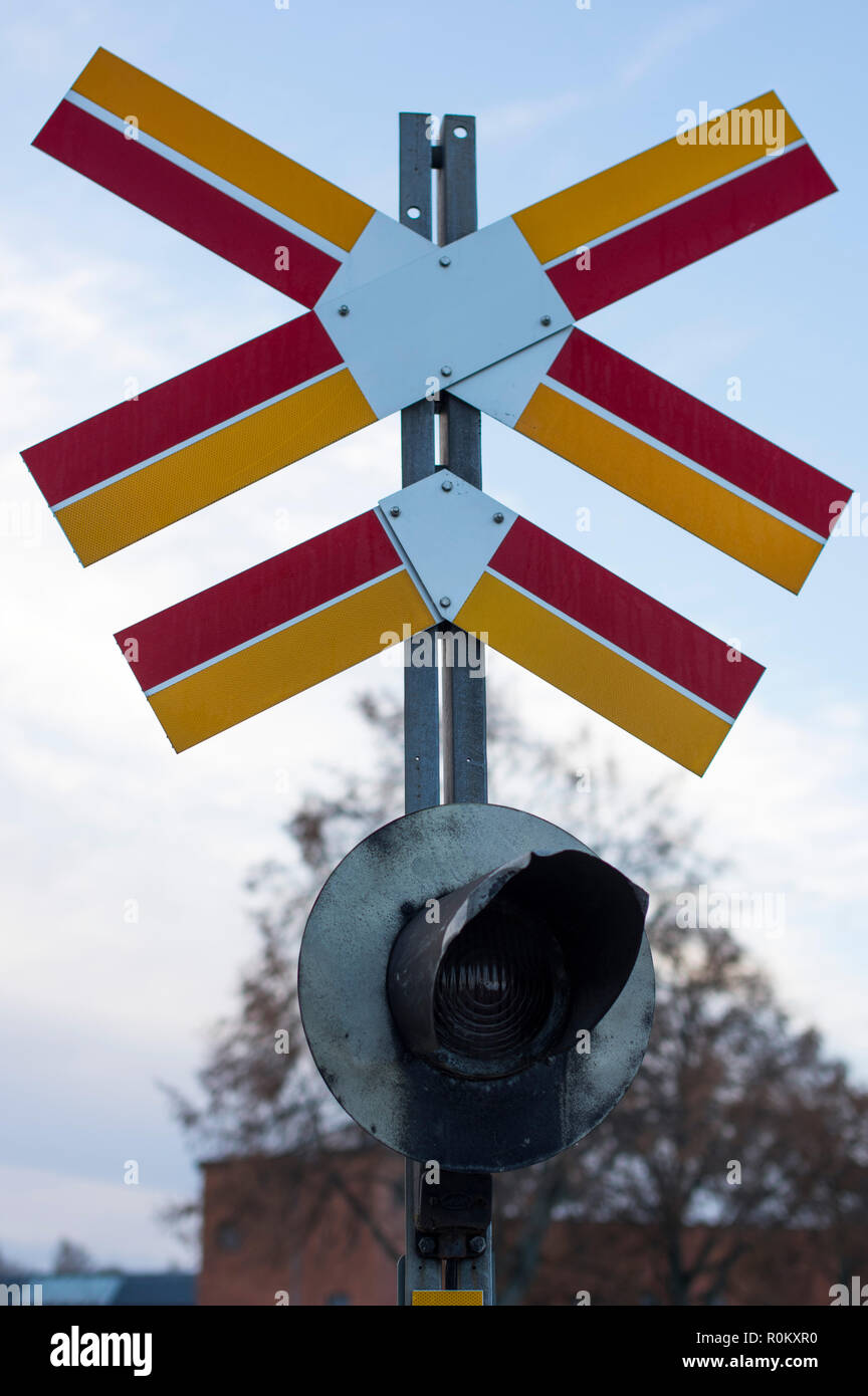 railroad crossing sign and light Stock Photo - Alamy