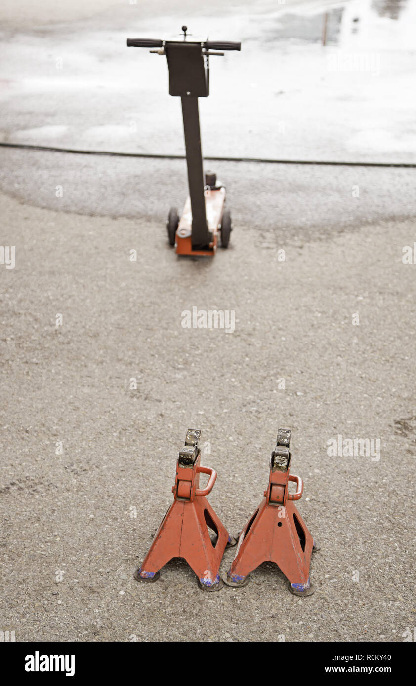 Cat mechanic professional detail professional machine shop tool Stock ...