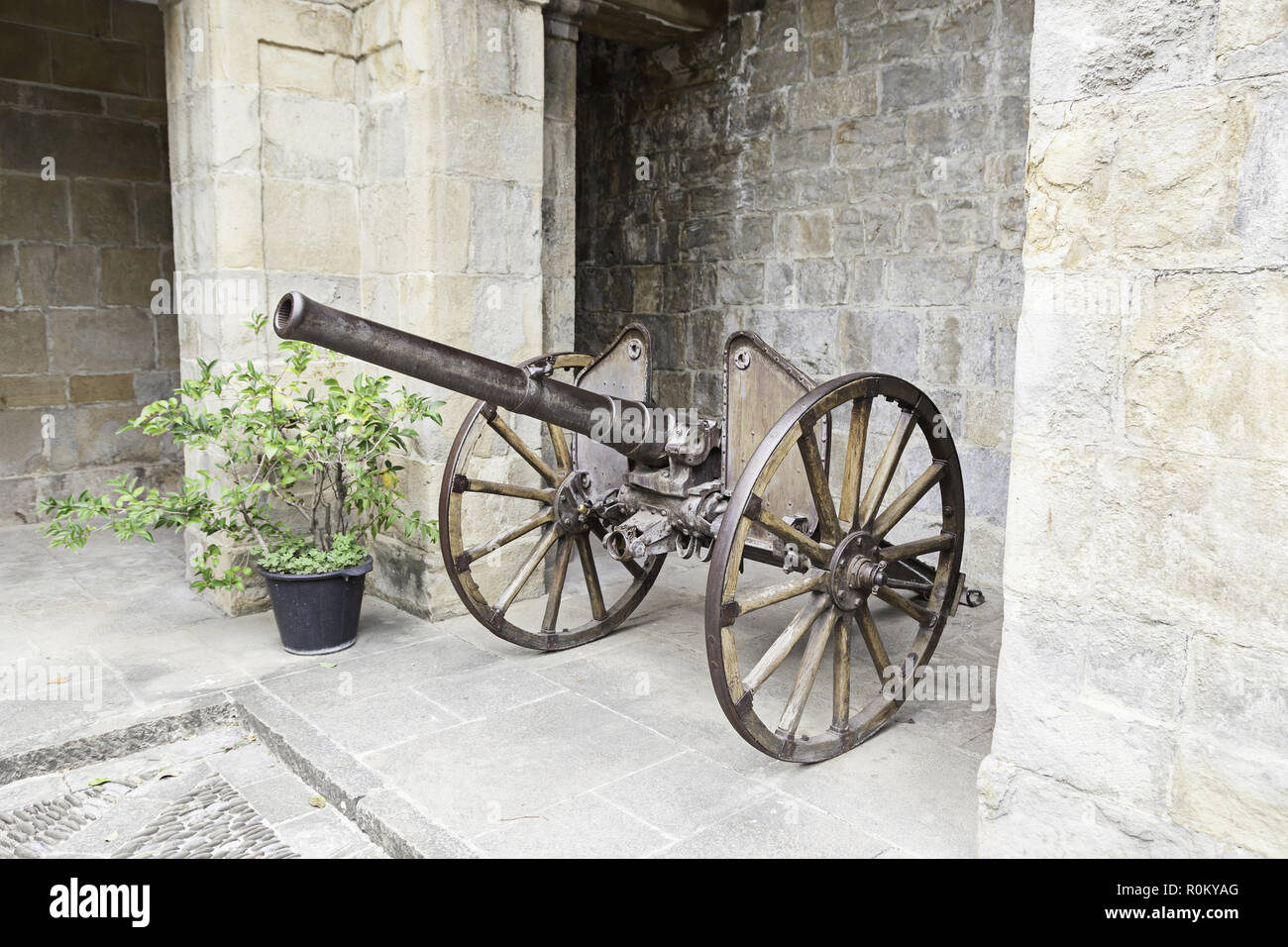 Old war cannon, detail of an ancient weapon of war and destruction ...