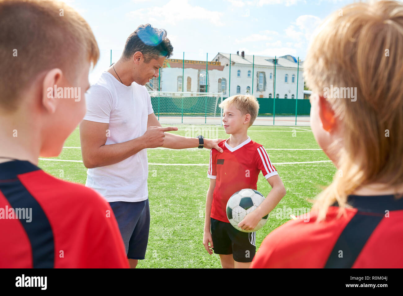 Teenage football players hi-res stock photography and images - Alamy
