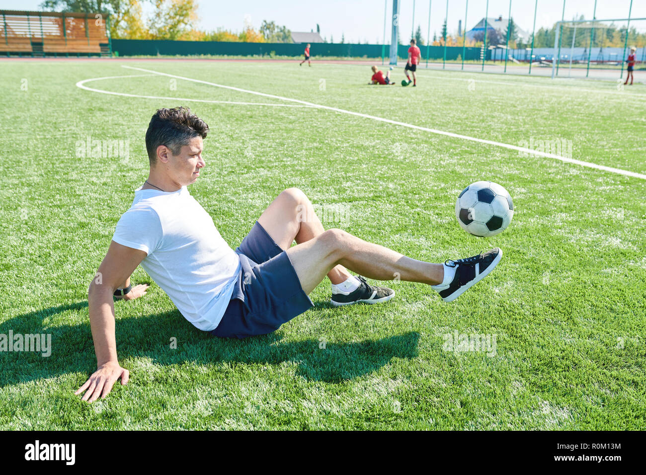 Soccer player playing game hi-res stock photography and images - Alamy