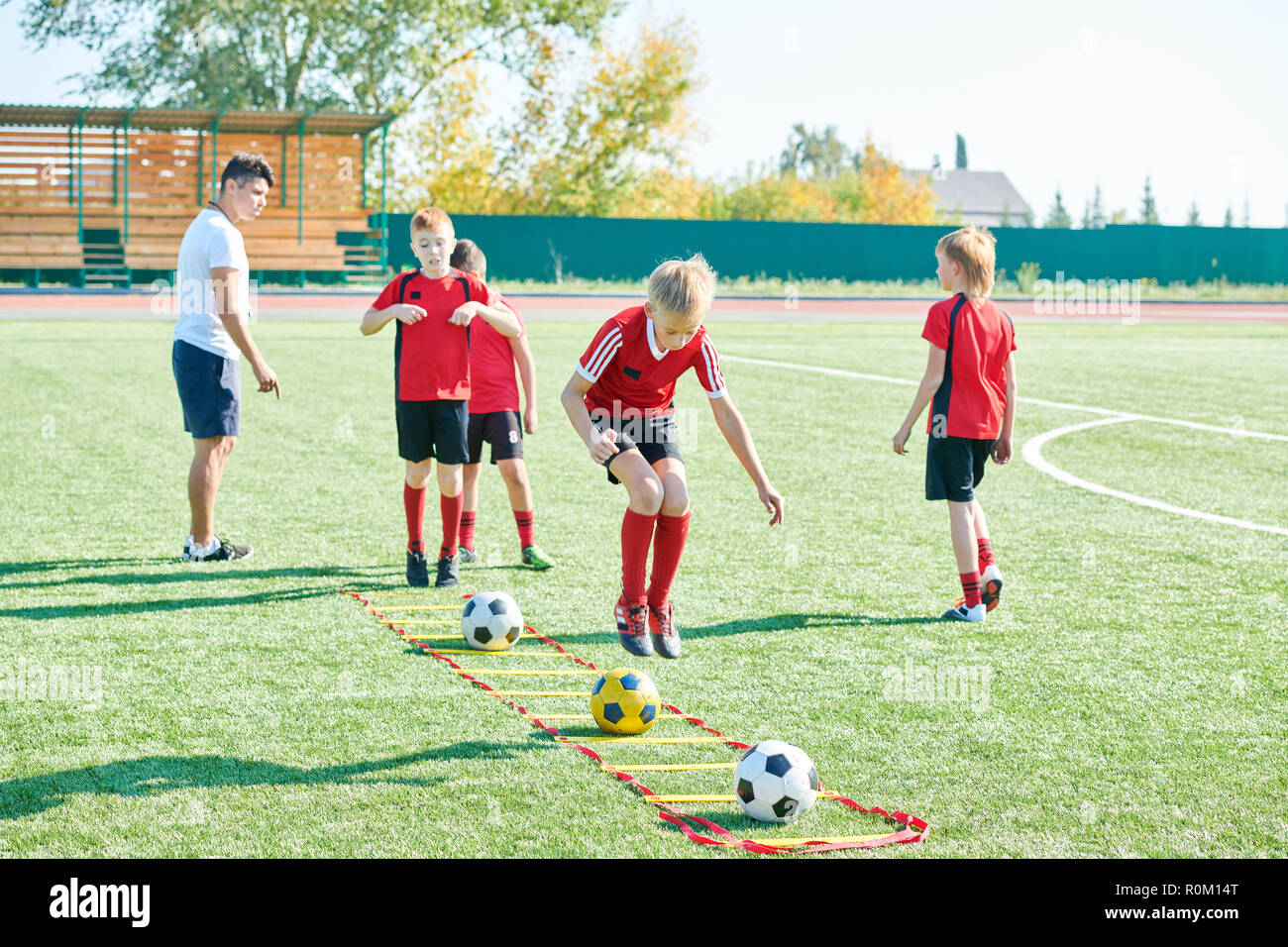 Instructing sports kids hi-res stock photography and images - Alamy