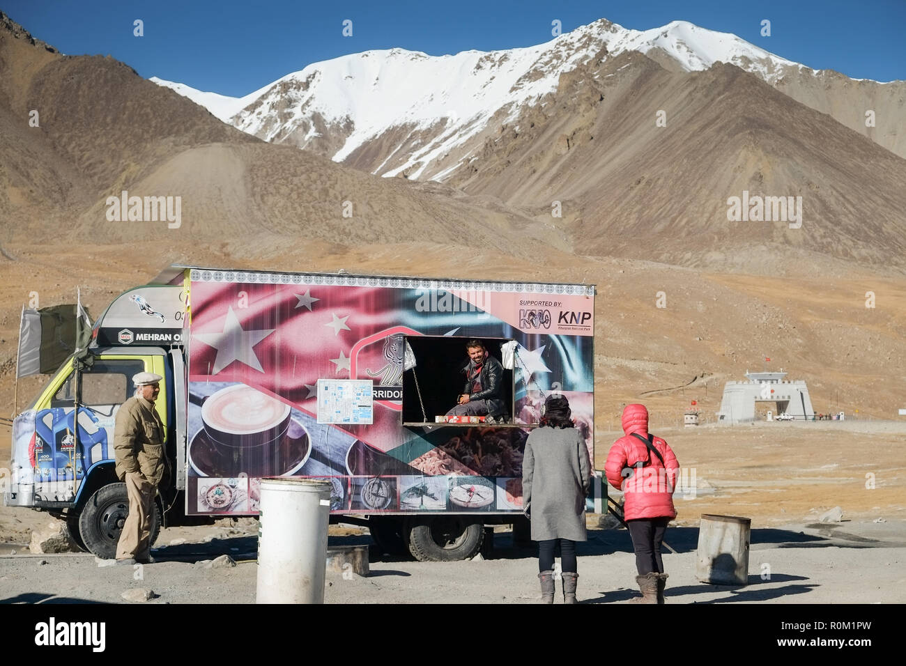 Pakistan china border hi-res stock photography and images - Alamy