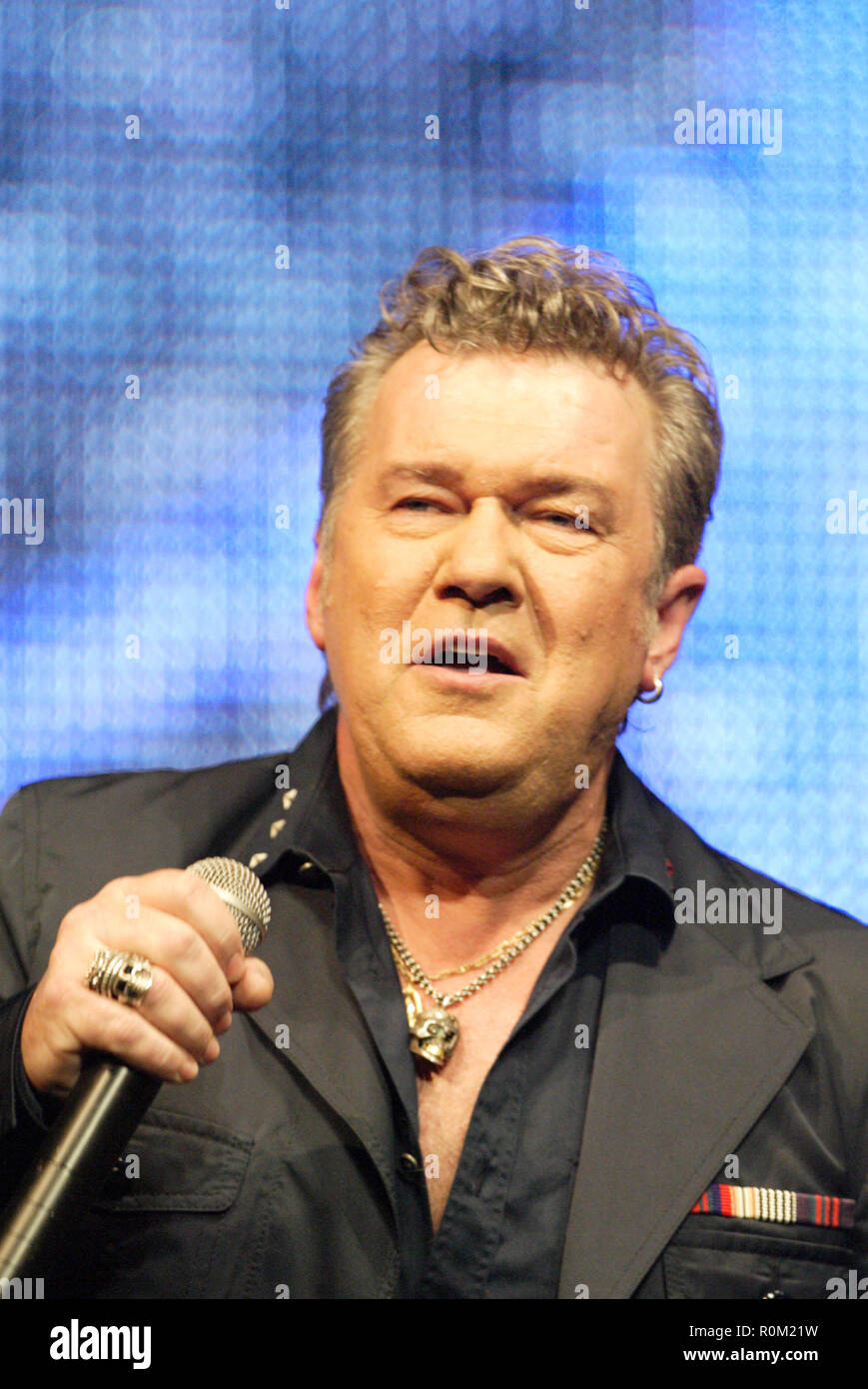 Jimmy Barnes performing live with the 1970s Australian band 'Skyhooks ...