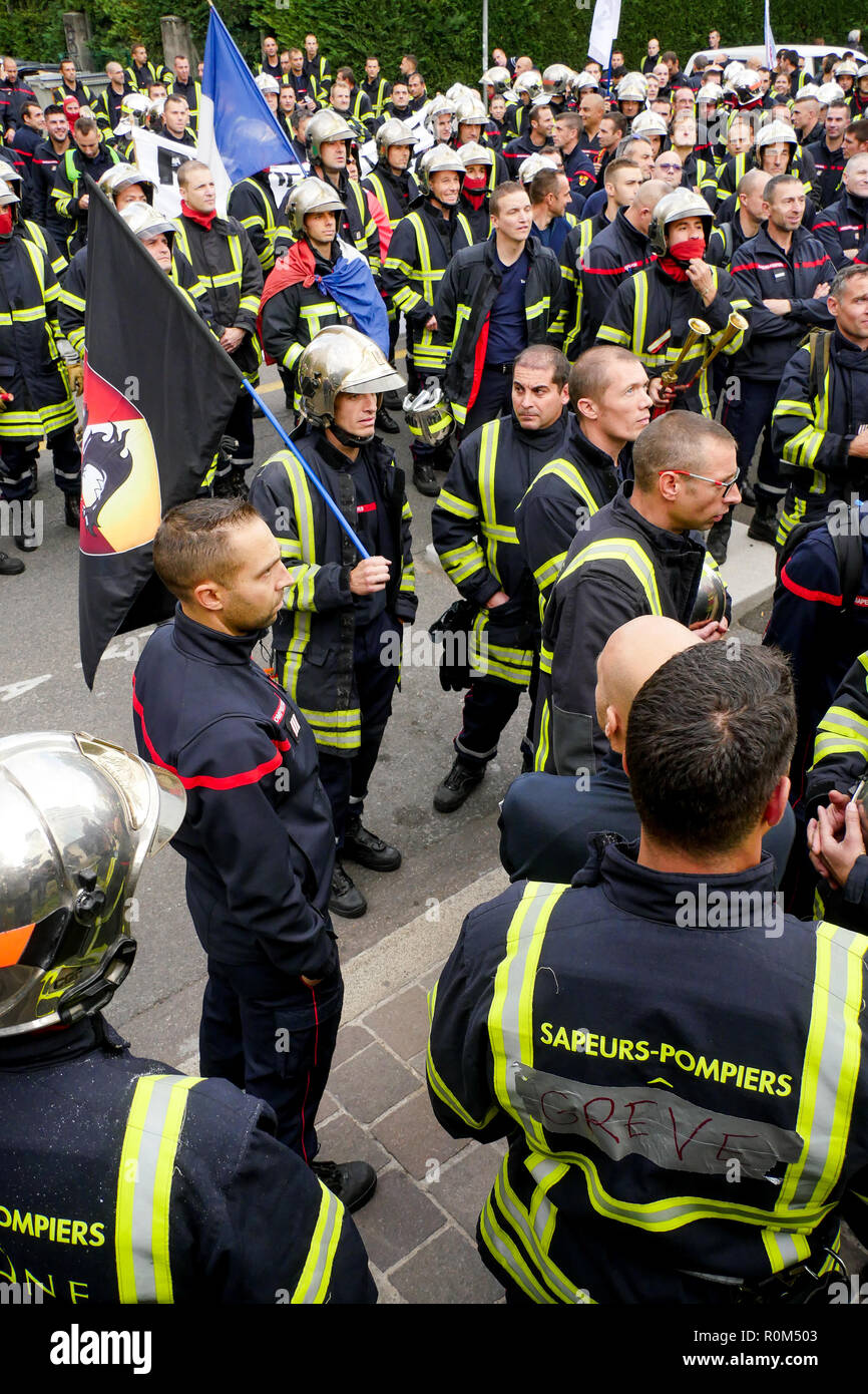 Angry firemen hi-res stock photography and images - Alamy