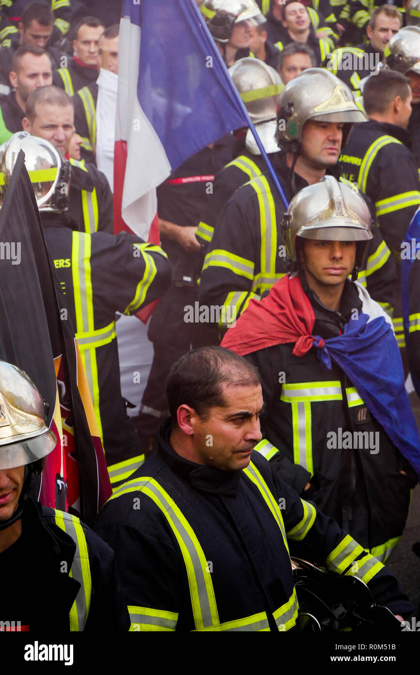 Hundreds of angry firefighters march in Lyon, France Stock Photo - Alamy