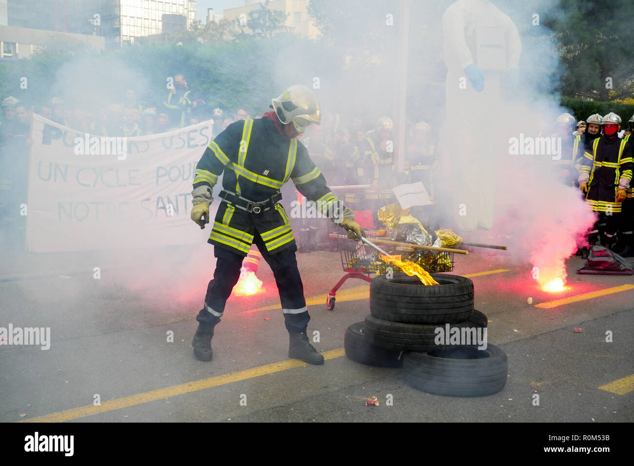 Hundreds of angry firefighters march in Lyon, France Stock Photo - Alamy