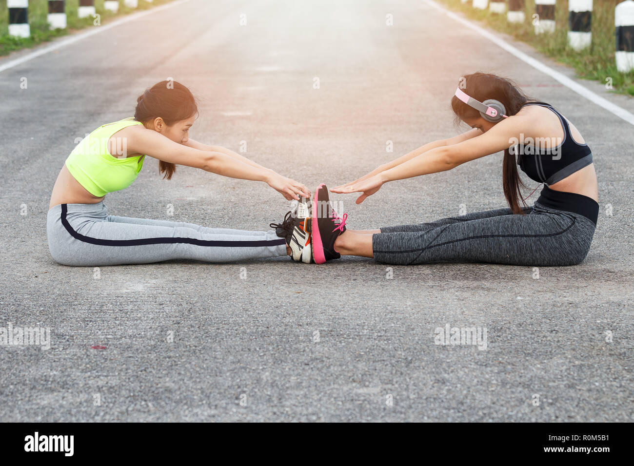 Athlete stretches hi-res stock photography and images - Alamy
