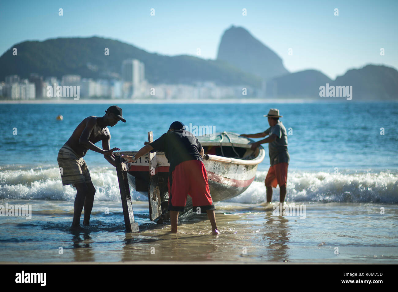 Men working on beach hi-res stock photography and images - Alamy