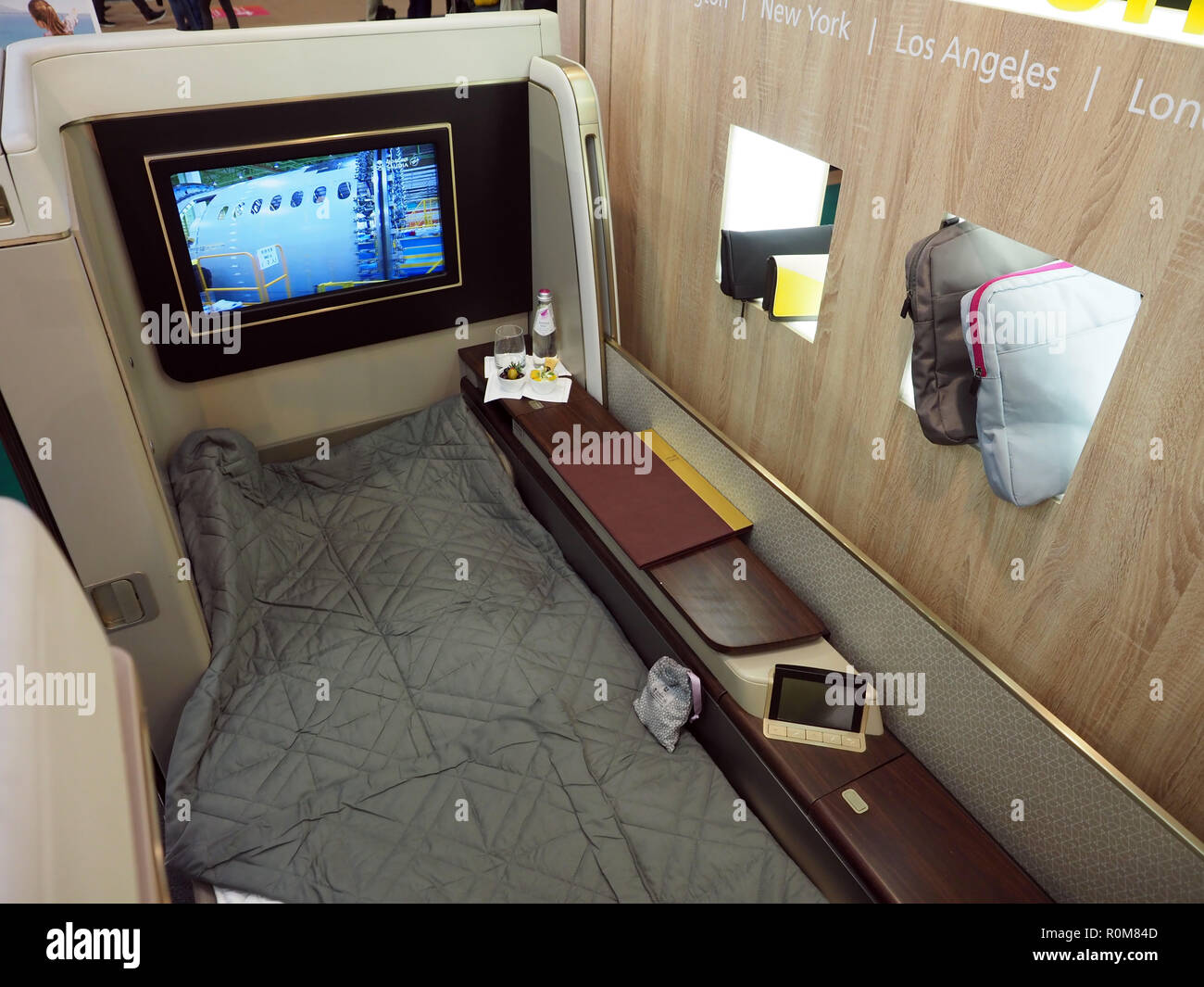 First class suite hi-res stock photography and images - Alamy
