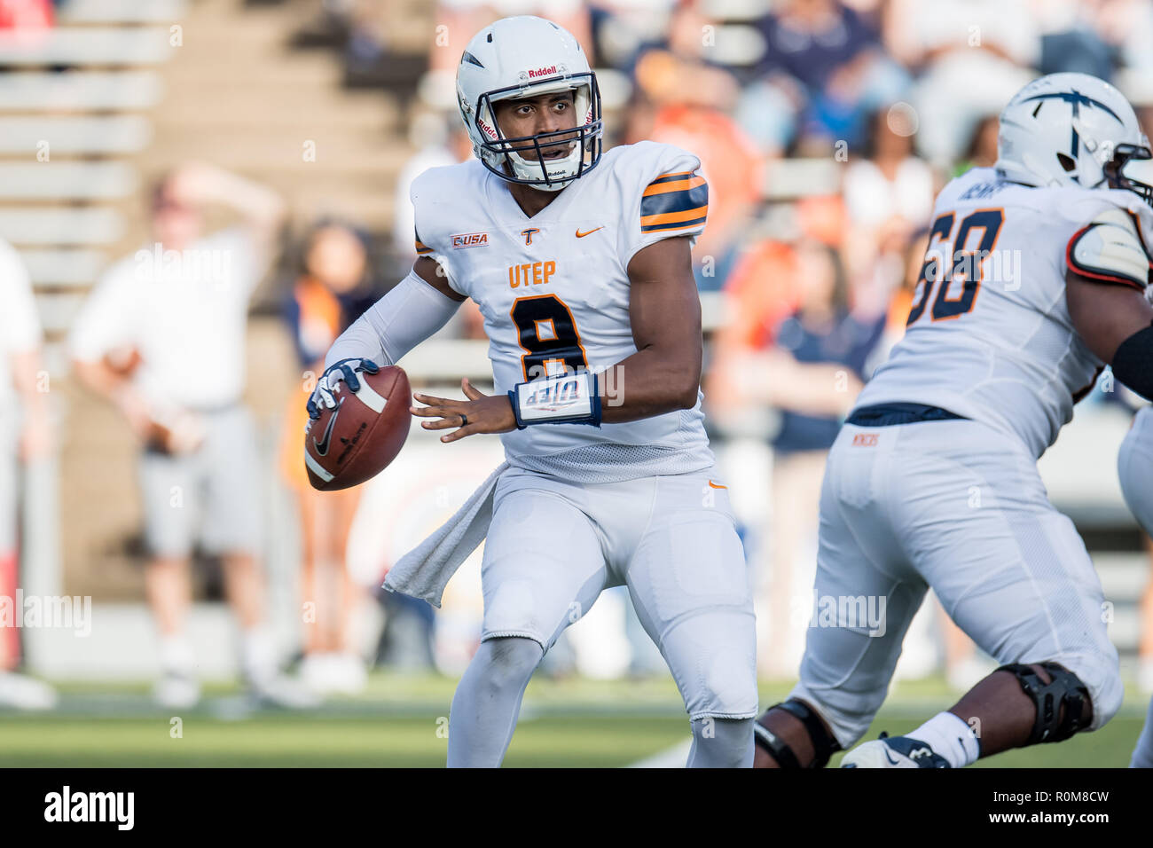 Houston, TX, USA. 3rd Nov, 2018. UTEP Miners quarterback Brandon Jones ...