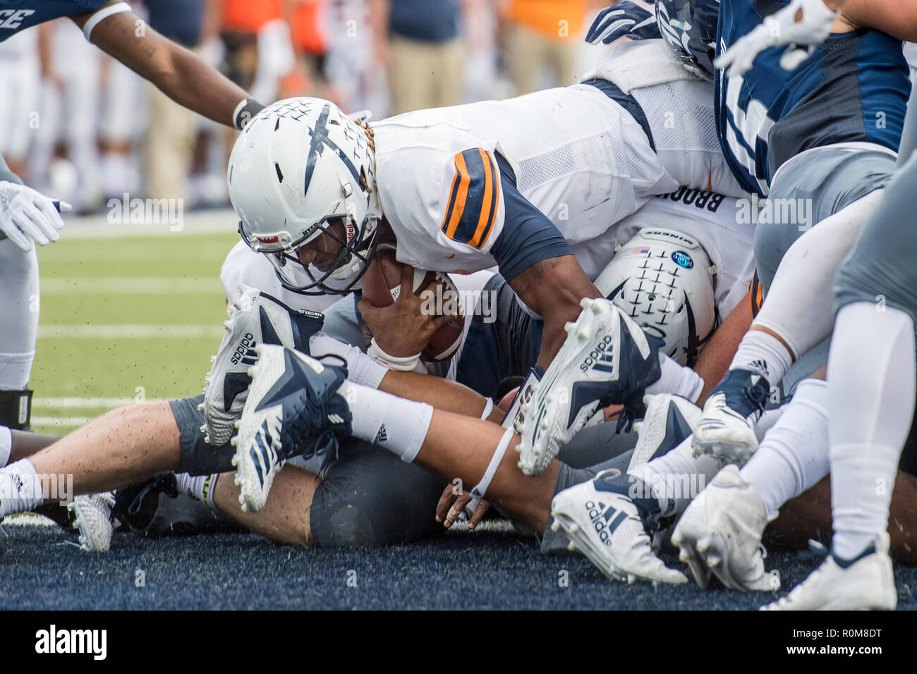 Pile of football players hi-res stock photography and images - Alamy