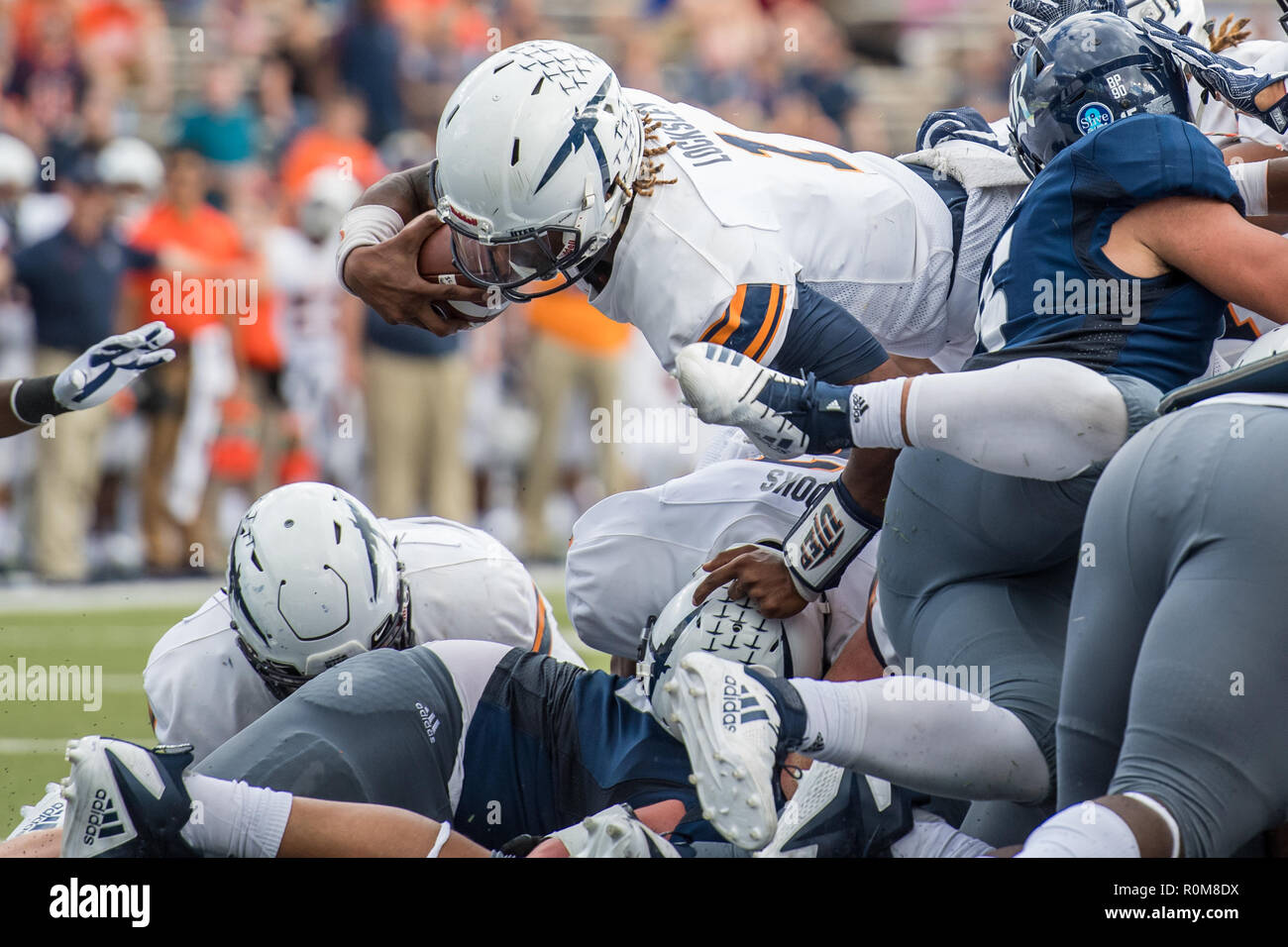 Pile of football players hi-res stock photography and images - Alamy