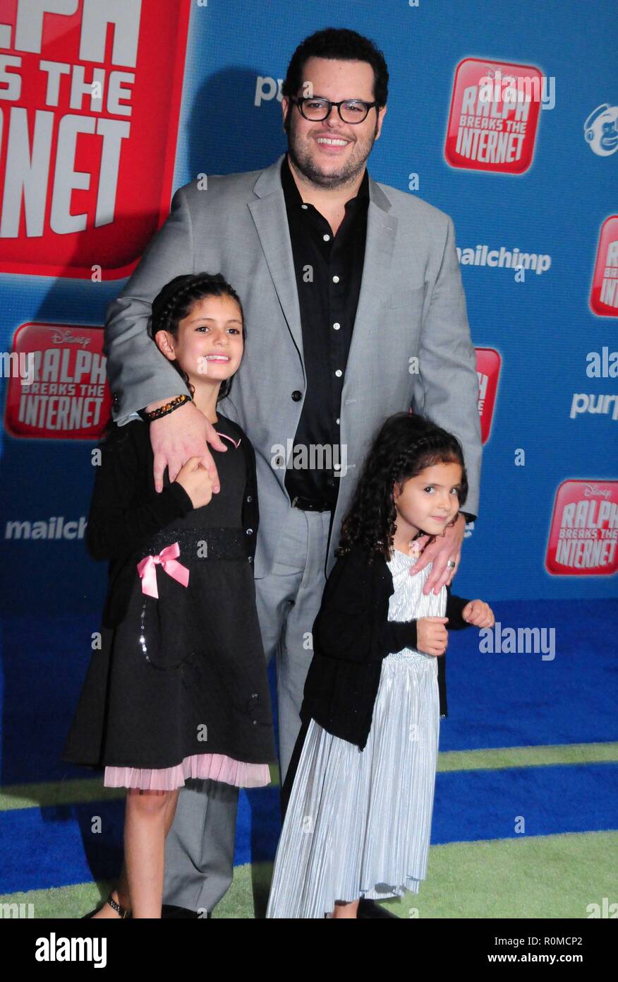 Los Angeles, USA. 5th Nov 2018. (L-R) Ava Gad, actor Josh Gad and Isabella Gad attend Walt ...