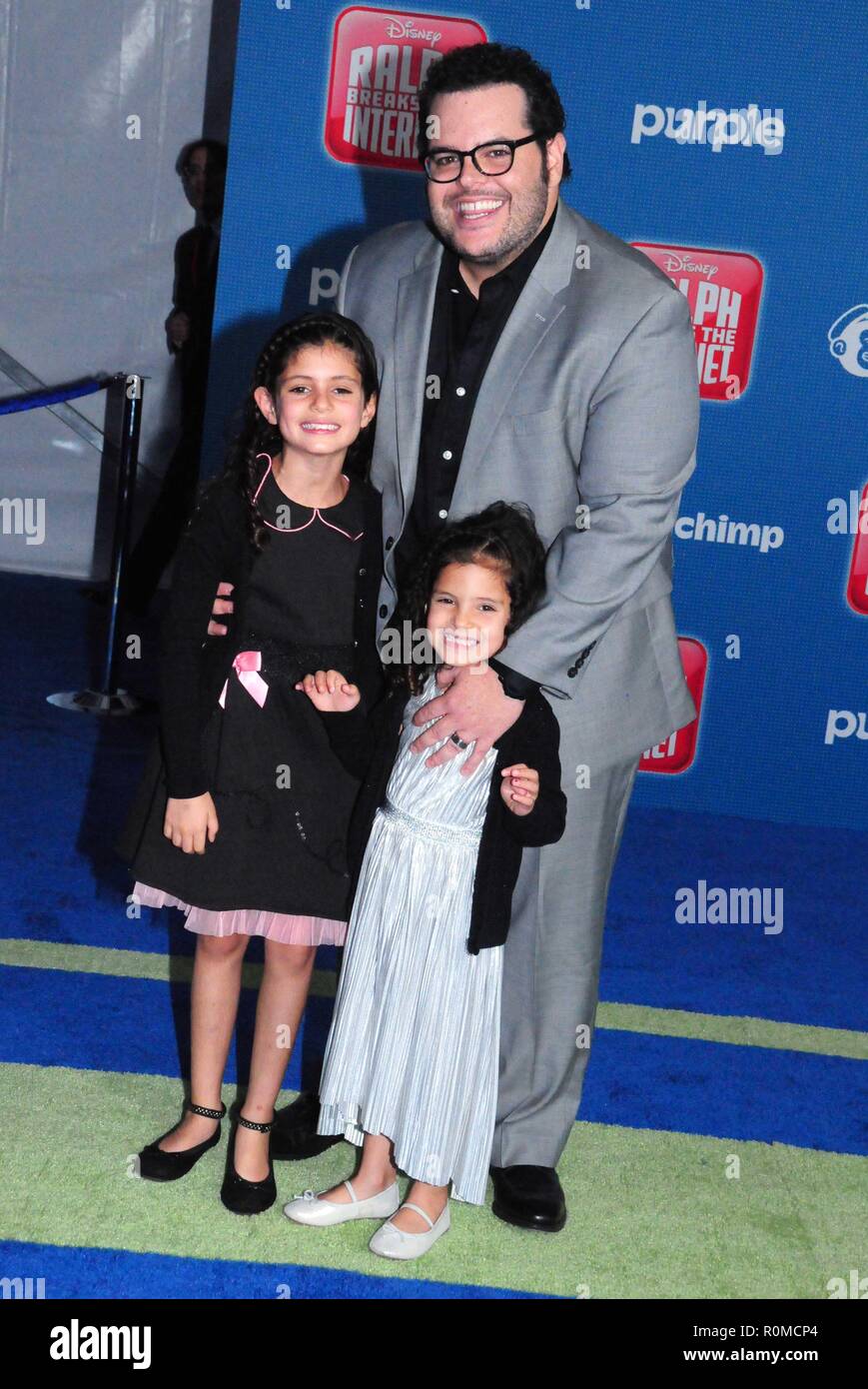 Los Angeles, USA. 5th Nov 2018. (L-R) Ava Gad, actor Josh Gad and Isabella Gad attend Walt ...