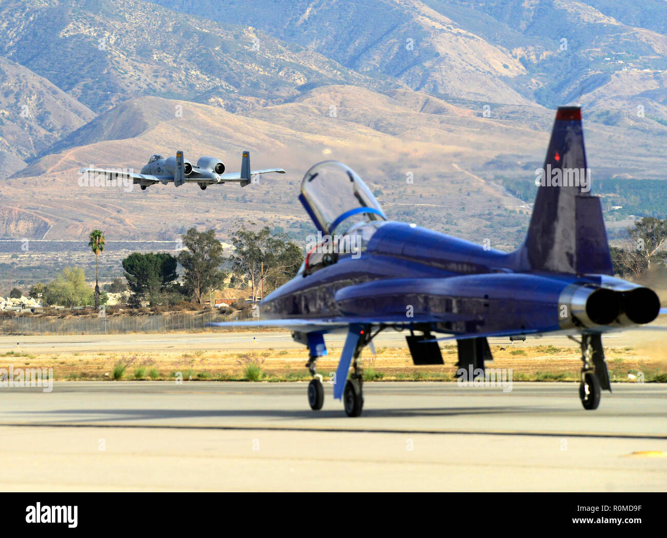 Straight wing hi-res stock photography and images - Alamy