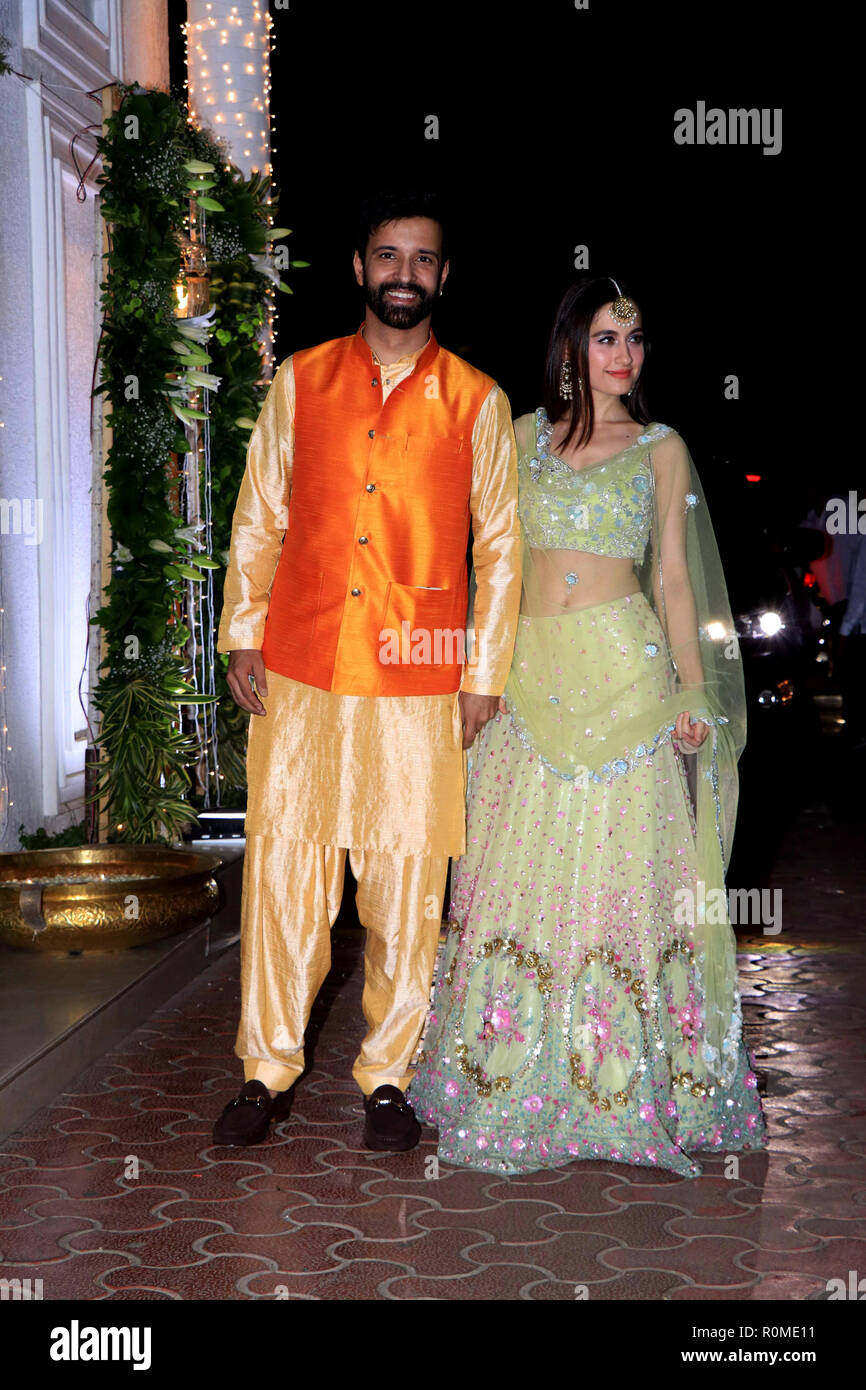 Actor Aamir Ali with wife Sanjeeda Shaikh attend Shilpa Shetty's Diwali ...