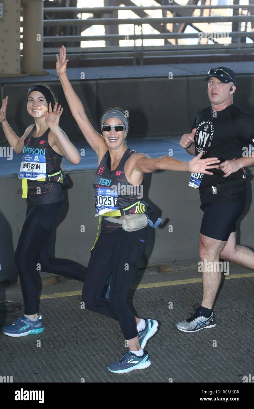 Emerson tenney and teri hatcher hi-res stock photography and images - Alamy