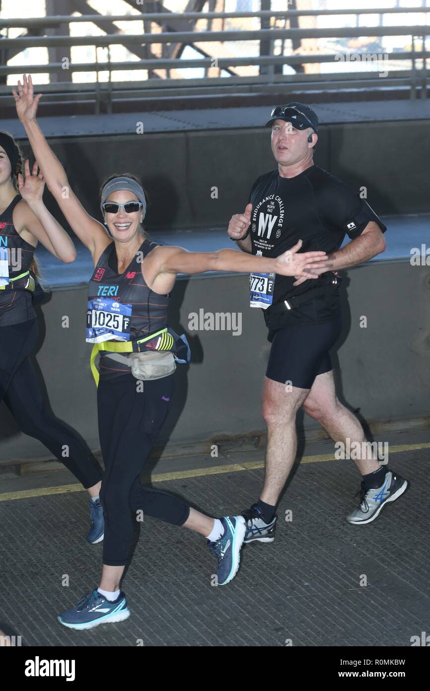 Teri hatcher daughter hi-res stock photography and images - Alamy