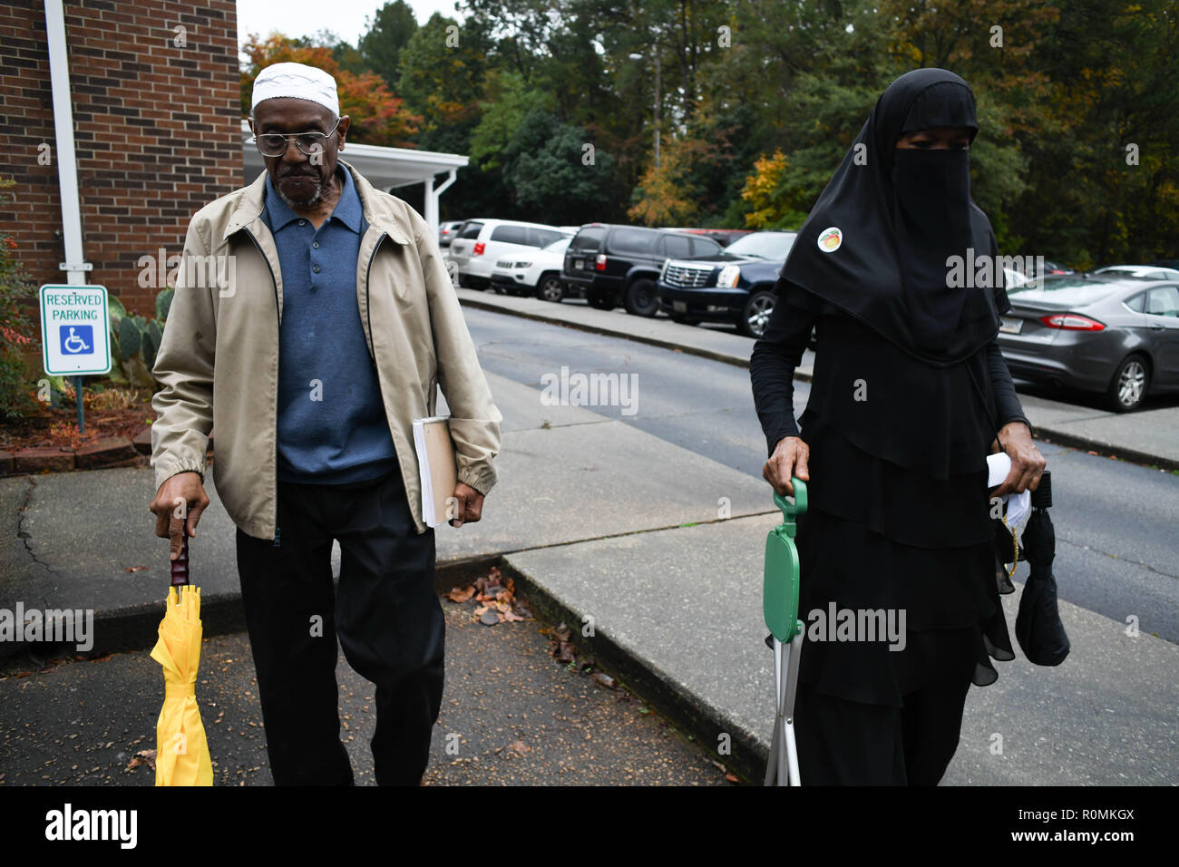 Atlanta, Georgia, USA. 06th Nov, 2018. A Muslim couple casted their ...