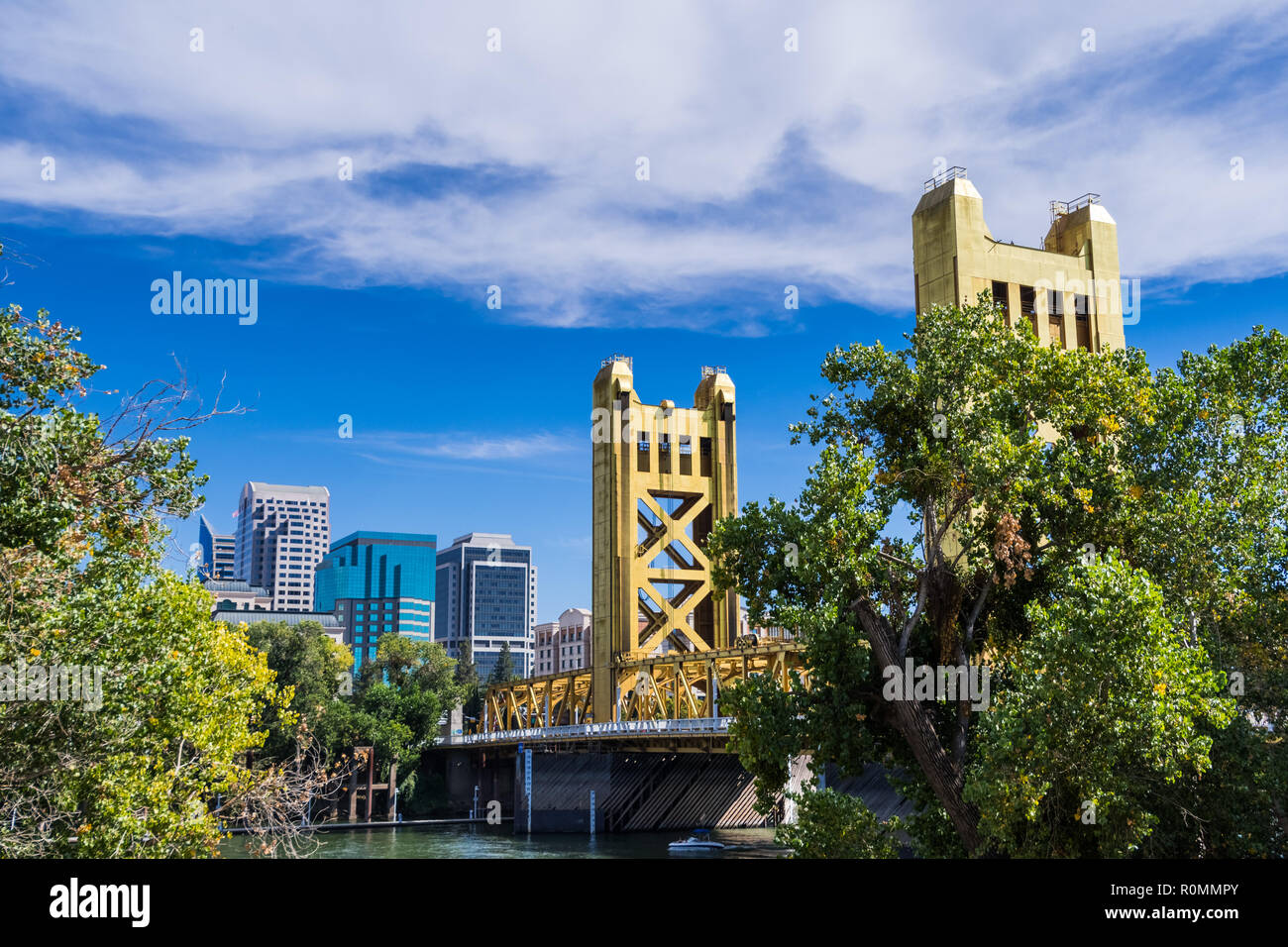 Towards tower bridge hi-res stock photography and images - Alamy