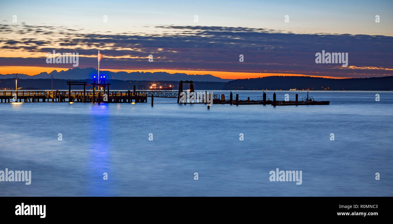 Beautiful sunset view at Tacoma bay in Washington Stock Photo - Alamy