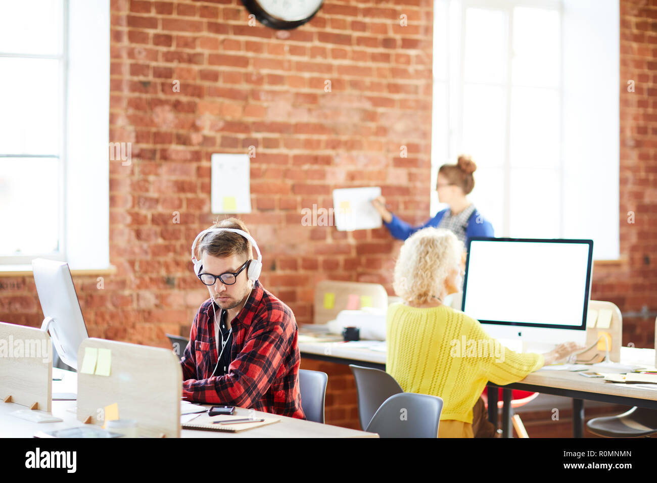 Notes multimedia media hi-res stock photography and images - Alamy