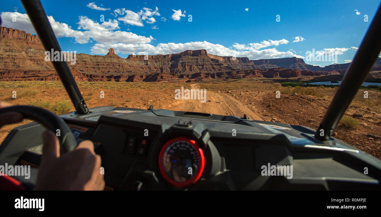 Off road trail in Moab with view of sheer cliffs Stock Photo - Alamy