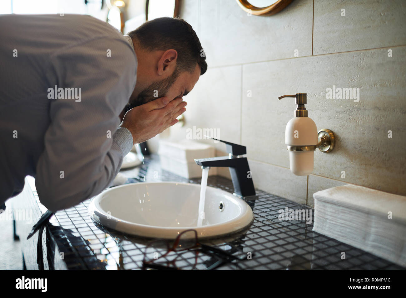 Young man leaning over sink hi-res stock photography and images - Alamy