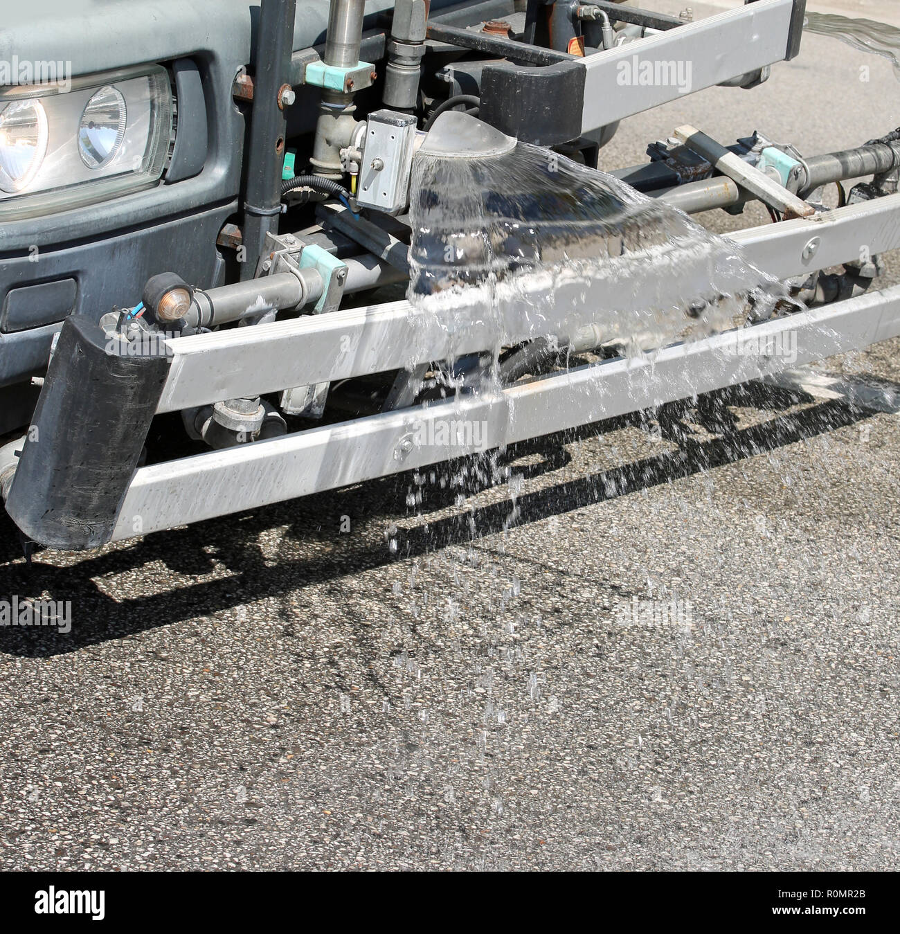 Lorry water washing hi-res stock photography and images - Alamy