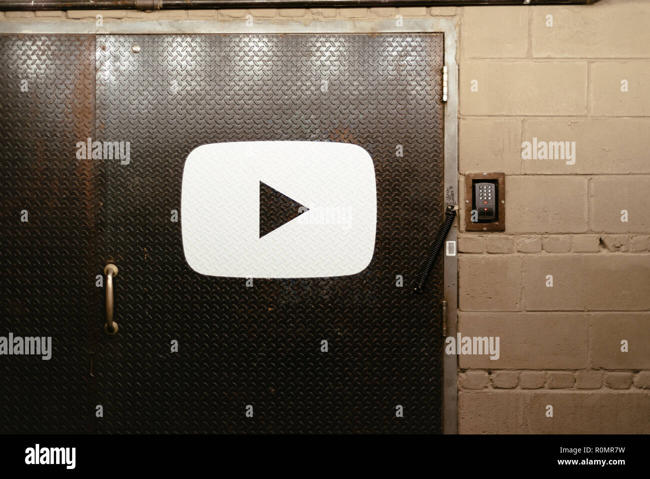 Youtube headquarters hi-res stock photography and images - Alamy
