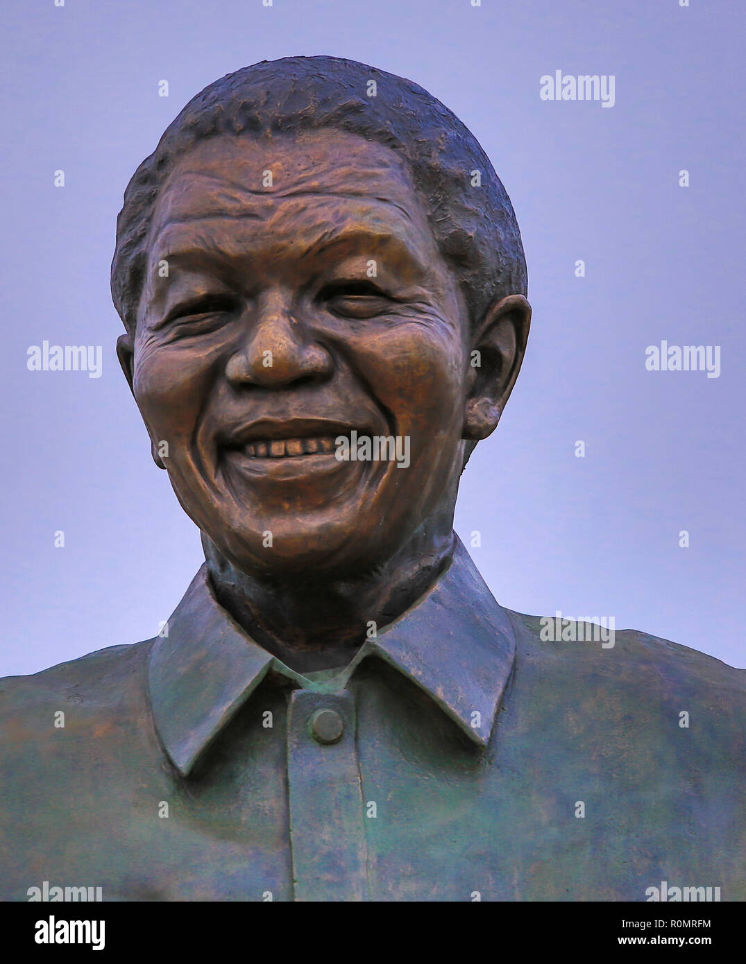 Nelson mandela statue union buildings hi-res stock photography and ...