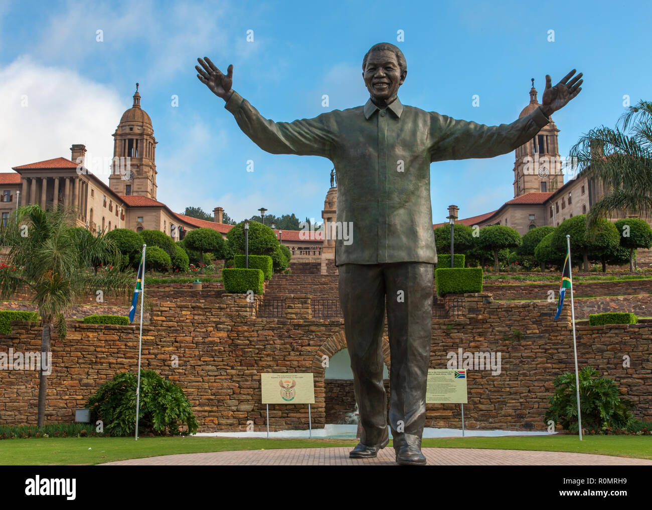 Nelson mandela statue union buildings hi-res stock photography and ...