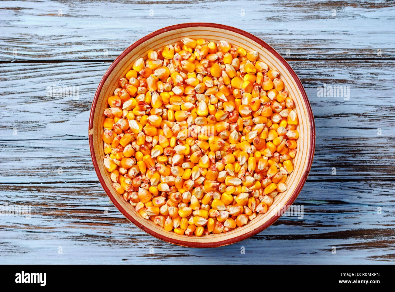 Raw corn grains in a plate on the table, top view Stock Photo - Alamy