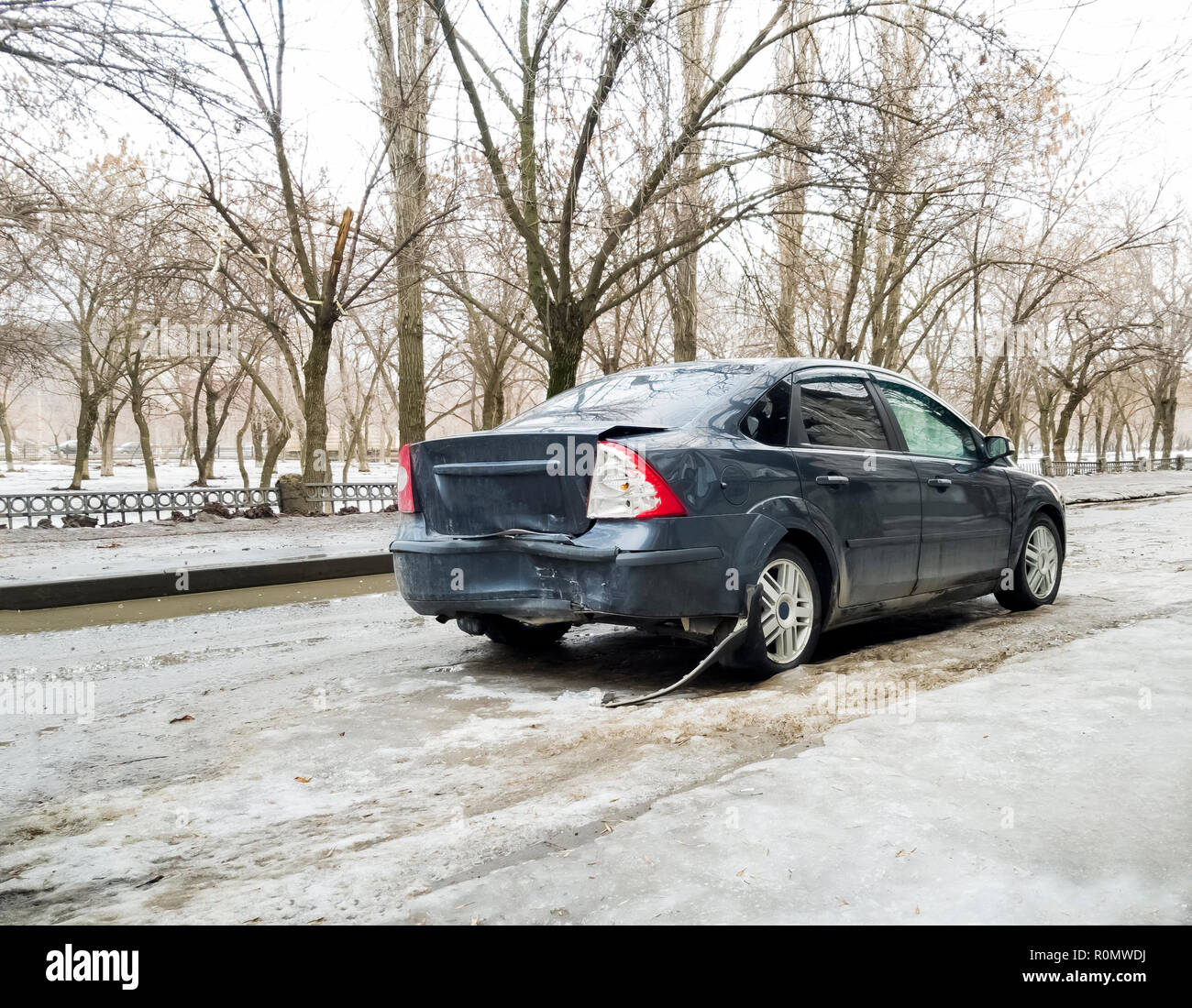 Car damaged back end hi-res stock photography and images - Alamy