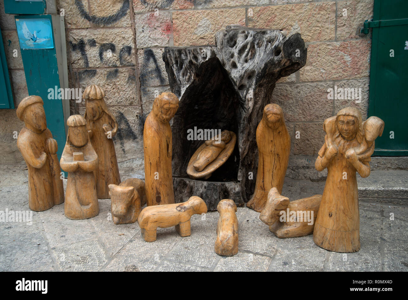 Bethlehem. Olive wood souvenirs - Nativity scene Stock Photo - Alamy
