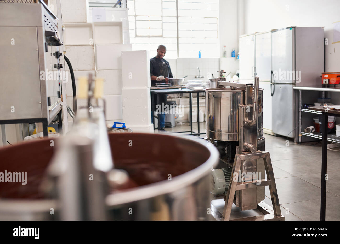 Liquid chocolate factory hi-res stock photography and images - Alamy