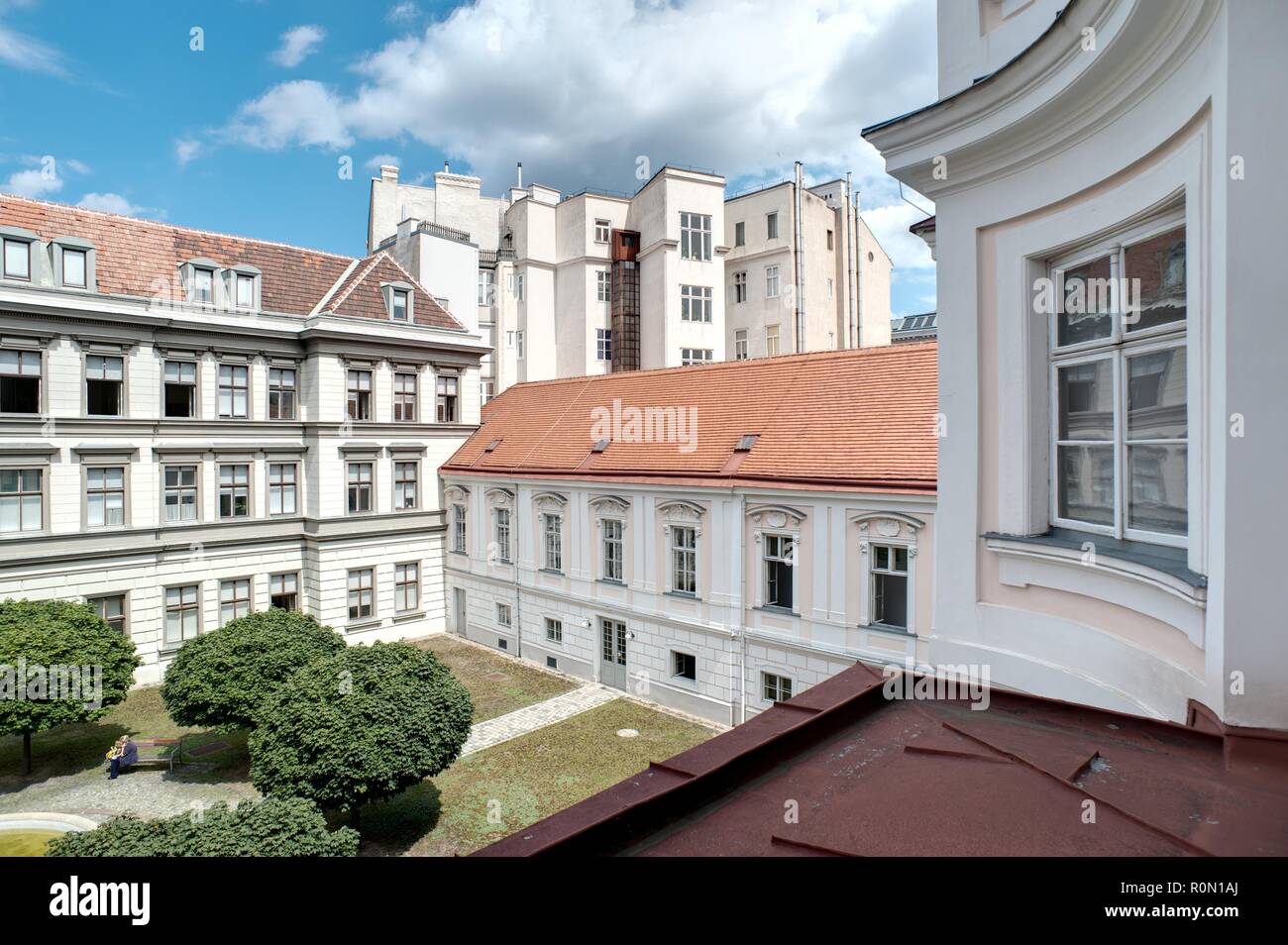 Wien, Finanzamt für den 8., 16., 17. Bezirk, Josefstädterstraße 39 ...