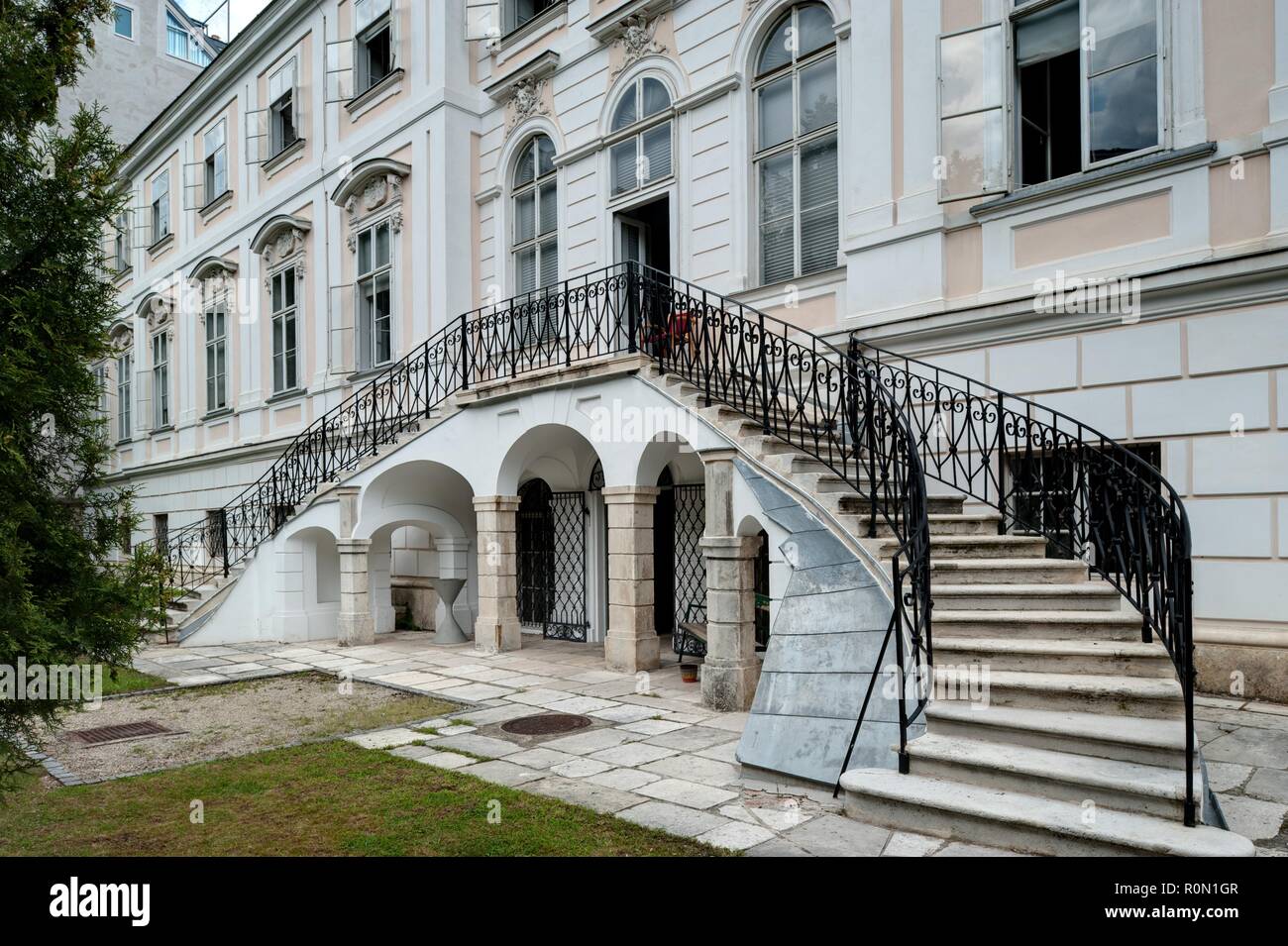 Wien, Finanzamt für den 8., 16., 17. Bezirk, Josefstädterstraße 39 ...