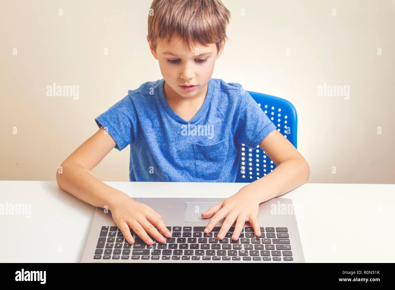 Teen Boy Computer Stock Photos & Teen Boy Computer Stock Images - Alamy