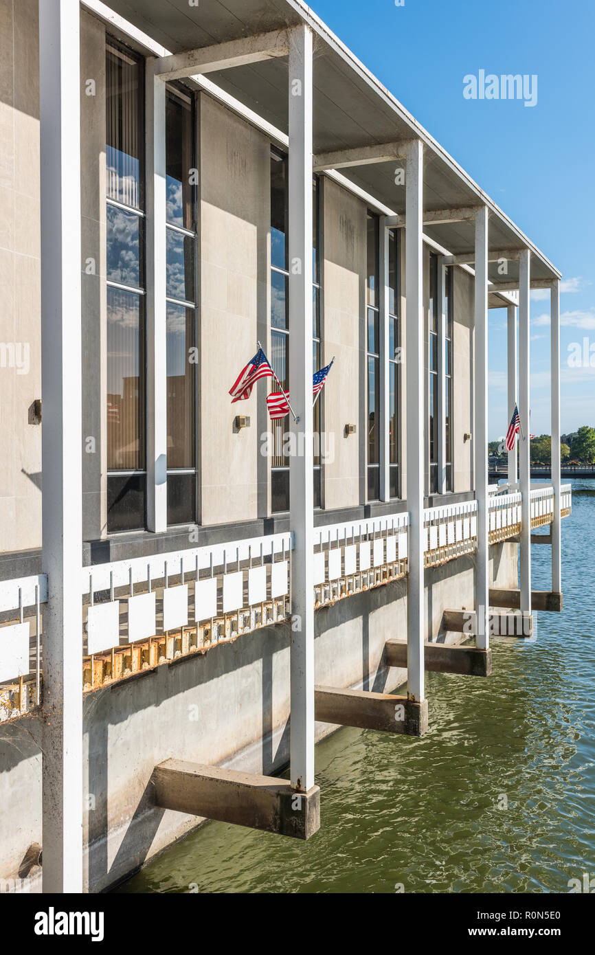 Buildings in downtown St. Charles, Illinois Stock Photo - Alamy