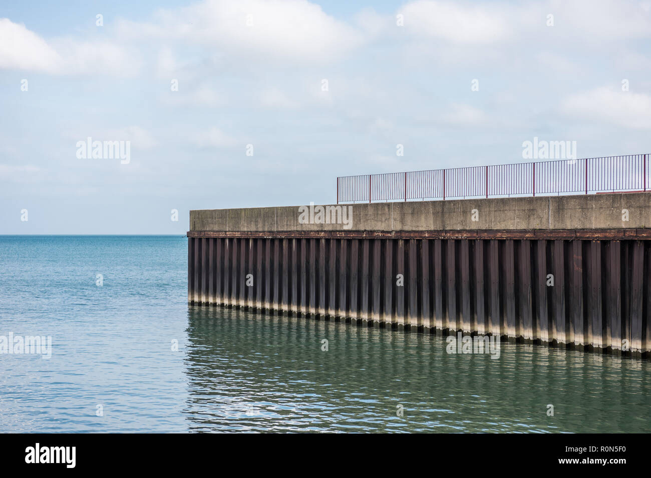 Retaining wall on Lake Michigan in Chicago Stock Photo - Alamy