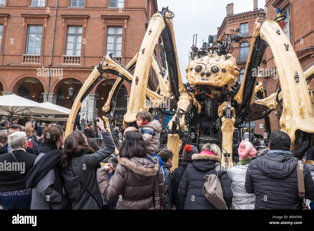 A gigantic mechanical spider hi-res stock photography and images - Alamy