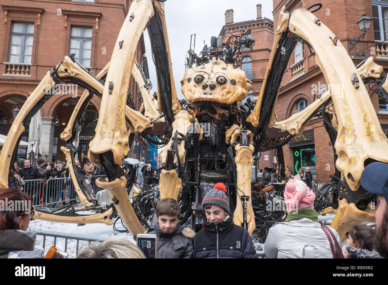 A gigantic mechanical spider hi-res stock photography and images - Alamy